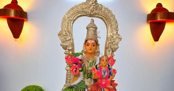 Kamakshi with Balambigai - big - papermache
